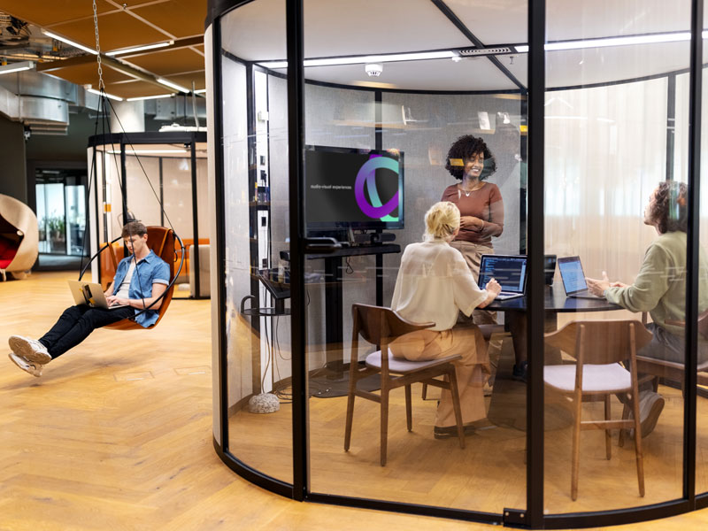 What is a huddle room? Benefits and setup in 2024 | Kramer